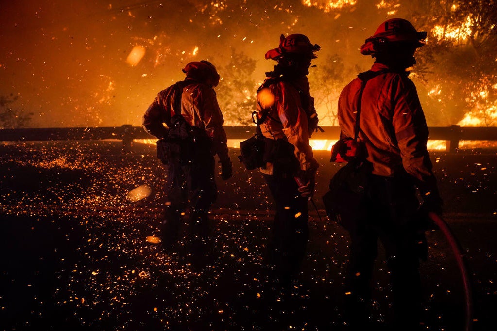 Thousands flee homes as Bond Fire spreads through Southern California ...