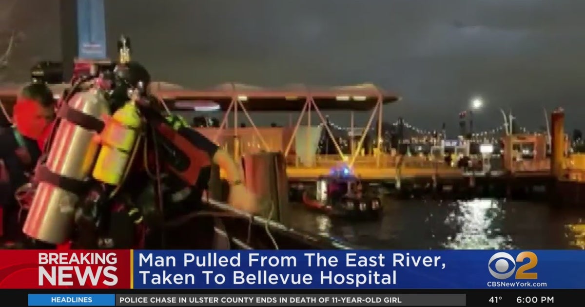 Divers Rescue Man Submerged In East River - CBS New York
