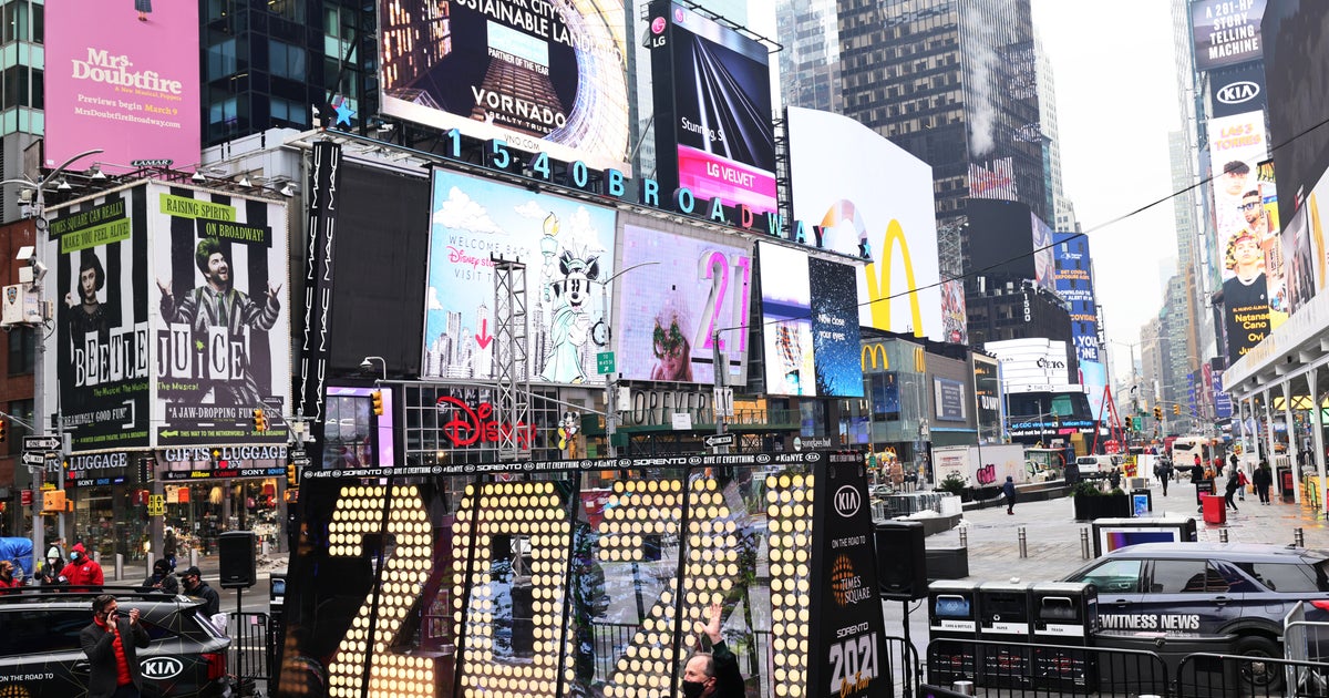 Times Square Vendors Concerned They'll Take Big Hit On 2021 Merchandise ...