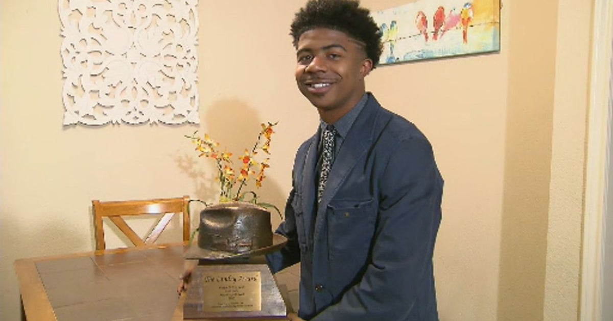 Aledo's JoJo Earle Wins 2020 Landry Award - CBS Texas