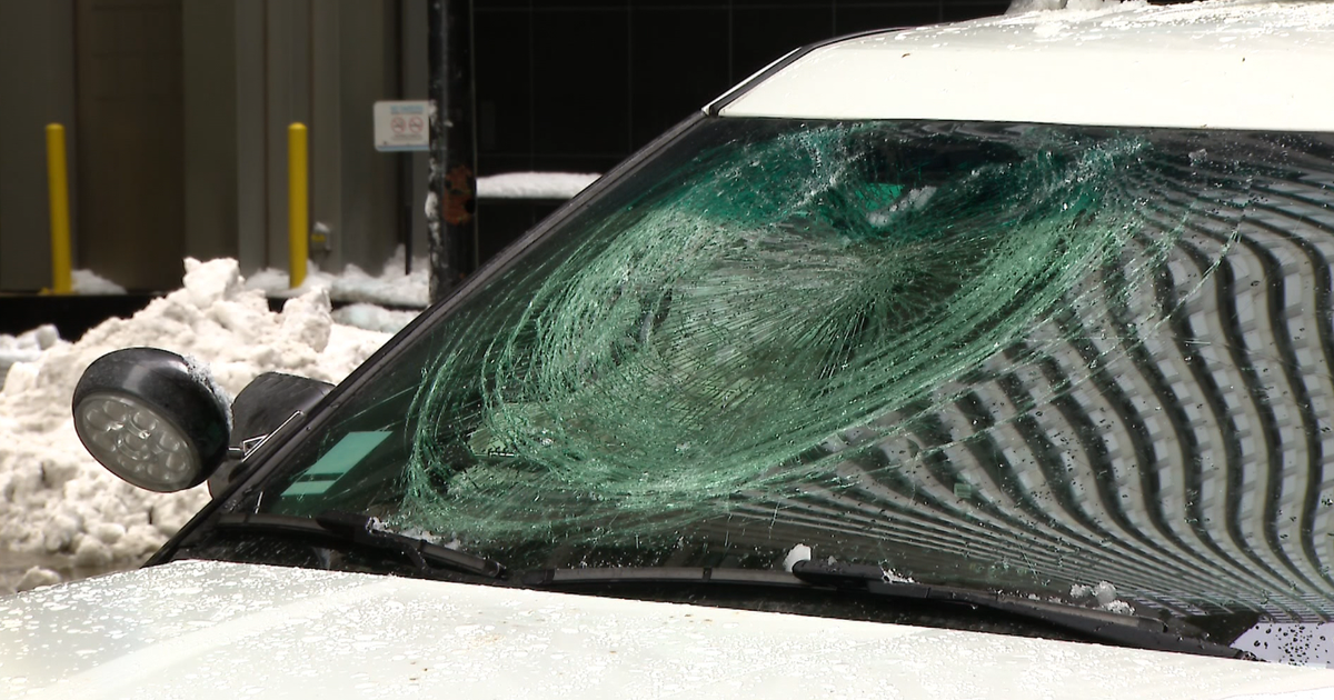 Falling Ice Shatters CPD Squad Car's Windshield Downtown - CBS Chicago