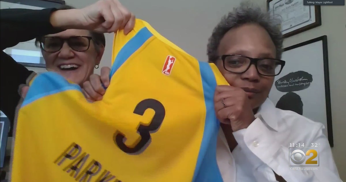 Mayor Lightfoot Officially Welcomes Naperville Native Candace Parker To ...