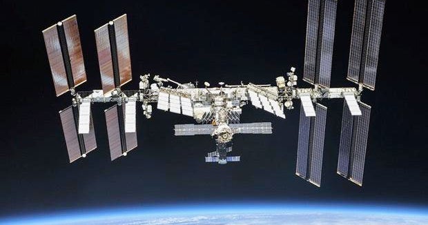 Spacewalkers begin space station power system upgrade - CBS News