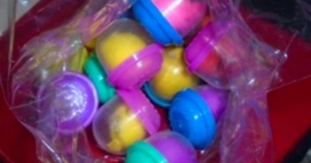 Cocaine found in toy from vending machine - CBS News