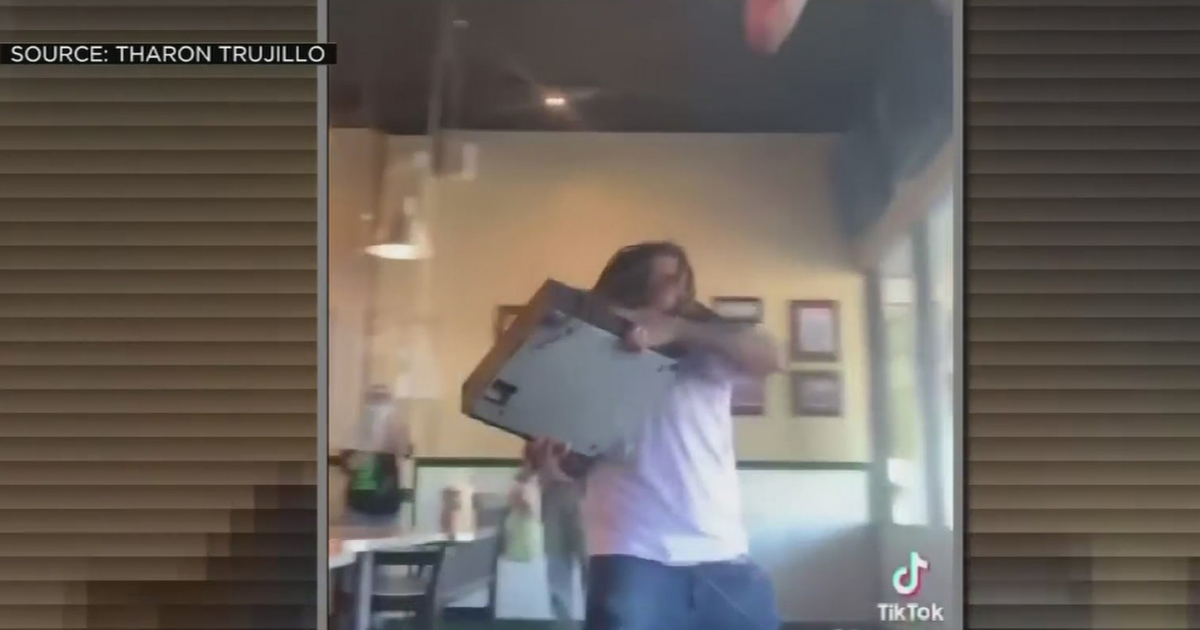 Bloomberg Opens New JetBlue Headquarters In Long Island City - CBS New York