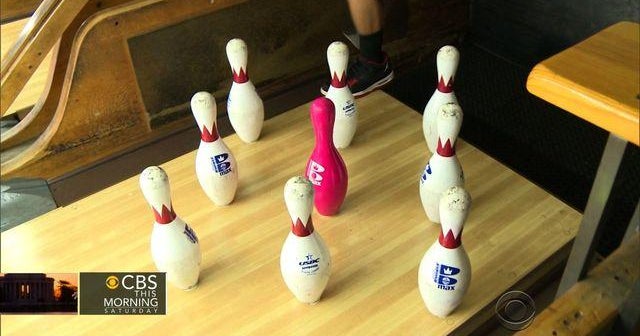 Nine-pin bowling alive and well deep in the heart of Texas - CBS News
