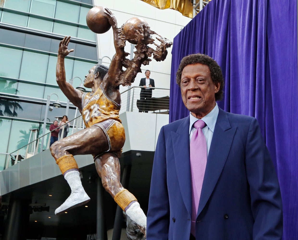 Elgin Baylor, Lakers legend and Hall of Famer, has died at 86 - CBS News