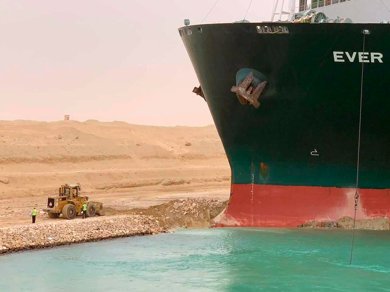 Massive cargo ship totally blocks Suez Canal after turning sideways ...