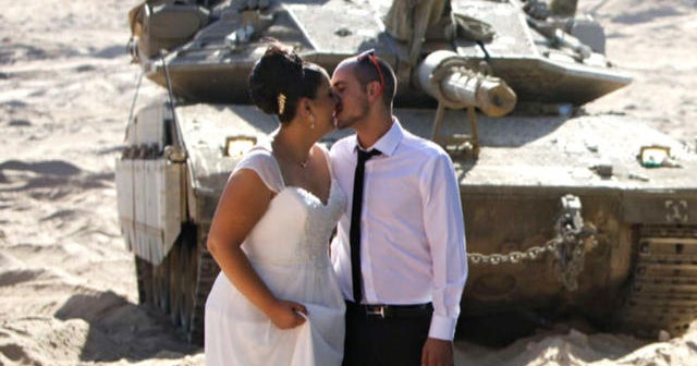 Headlines at 7:30: Israeli couple poses for wedding photos on Israeli ...