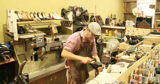 Shoe cobblers make a comeback - CBS News