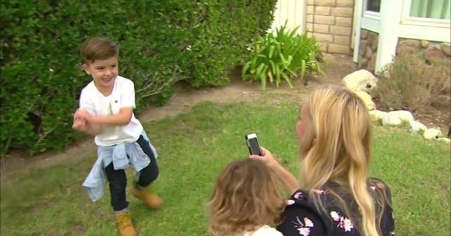 4-year-old becomes chic Instagram model - CBS News