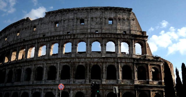 2 U.S. tourists arrested for carving up Rome's Colosseum - CBS News