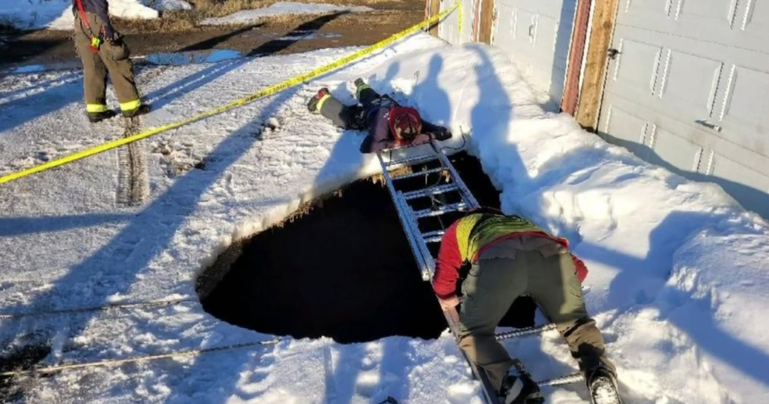 Heroic Colorado Firefighter Rappels Down Into 30 Foot Sinkhole To ...