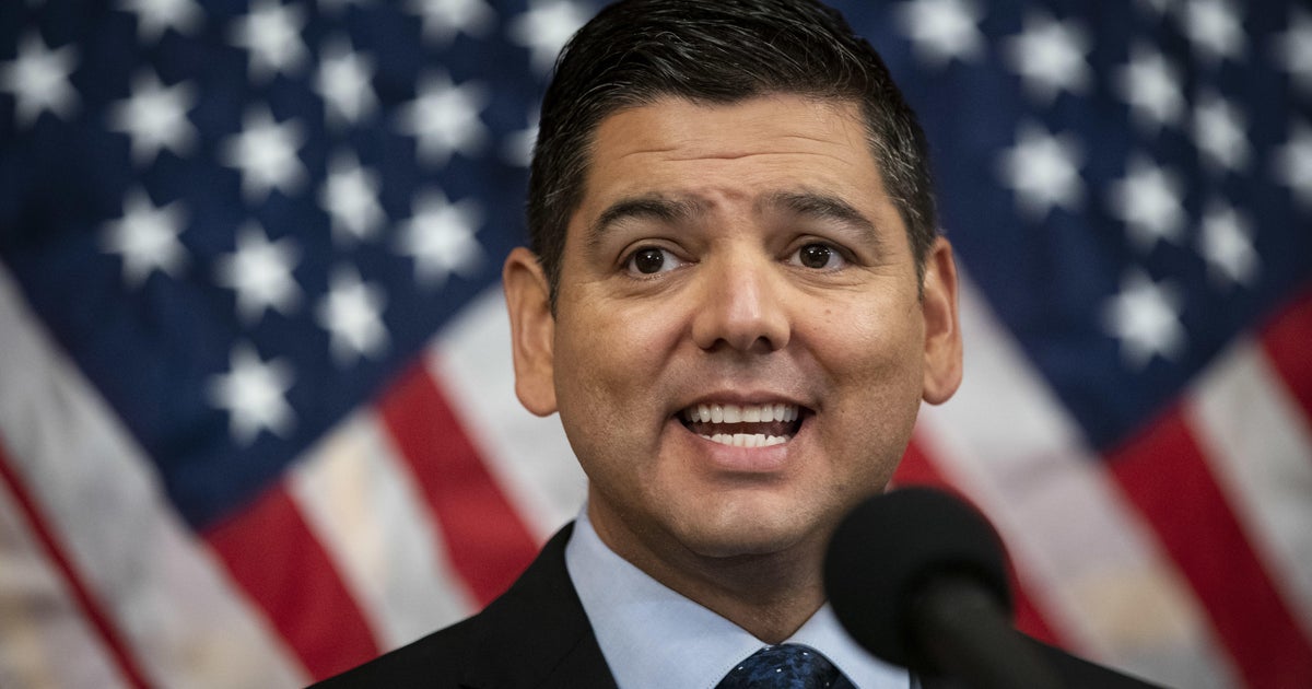 California Congressman Raul Ruiz vaccinates his own constituents ...