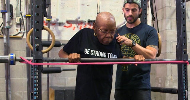 A 77-year-old transforms her life through CrossFit - CBS News
