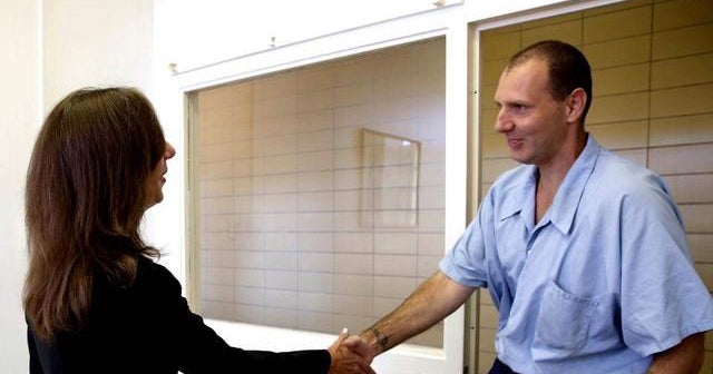 Jeanne Bishop on visiting her sister's killer - CBS News