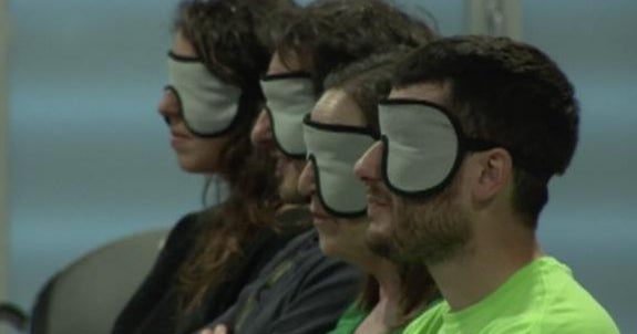 Obra especializada para personas con ceguera - CBS News