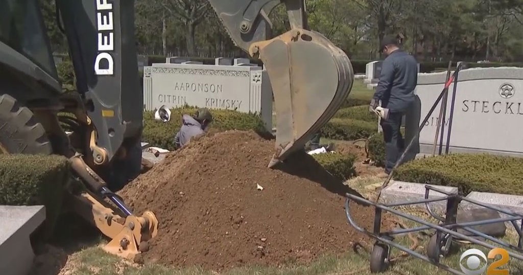 Gravediggers Disinter Body Mistakenly Buried In 100-Year-Old World War ...