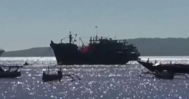 Rescue efforts intensify for missing Indonesian submarine - CBS News