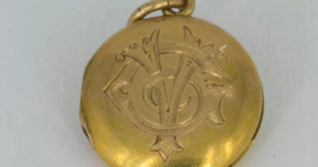Actual Titanic locket found on ocean floor - CBS News