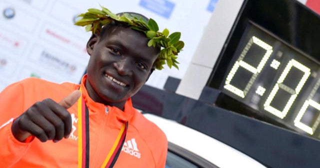 Nike marathon runners push to break 2-hour milestone - CBS News