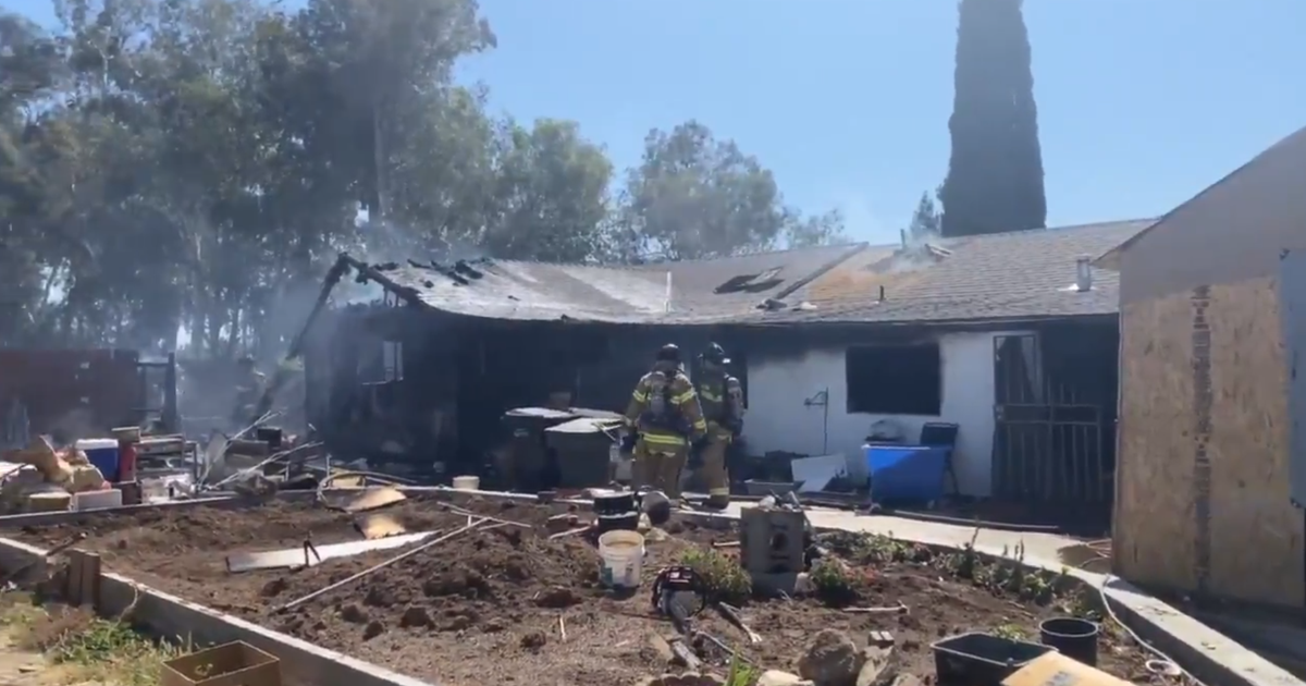 South Sacramento Home Catches Fire - CBS Sacramento
