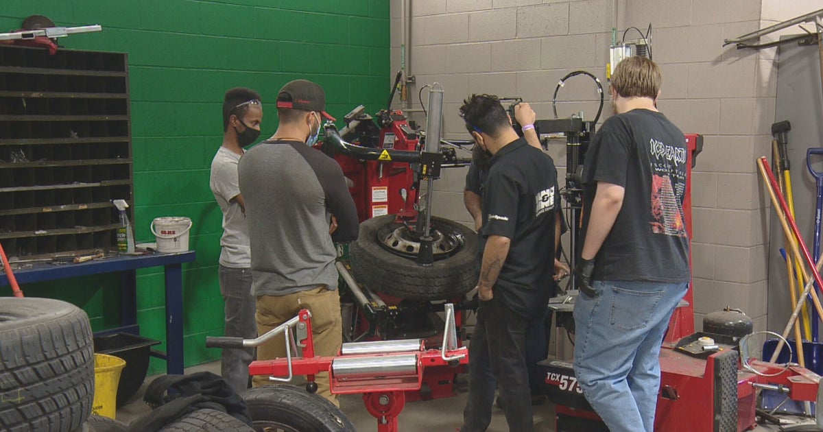 Technical School Courses Fill As Coloradans Rejoin Workforce - CBS Colorado