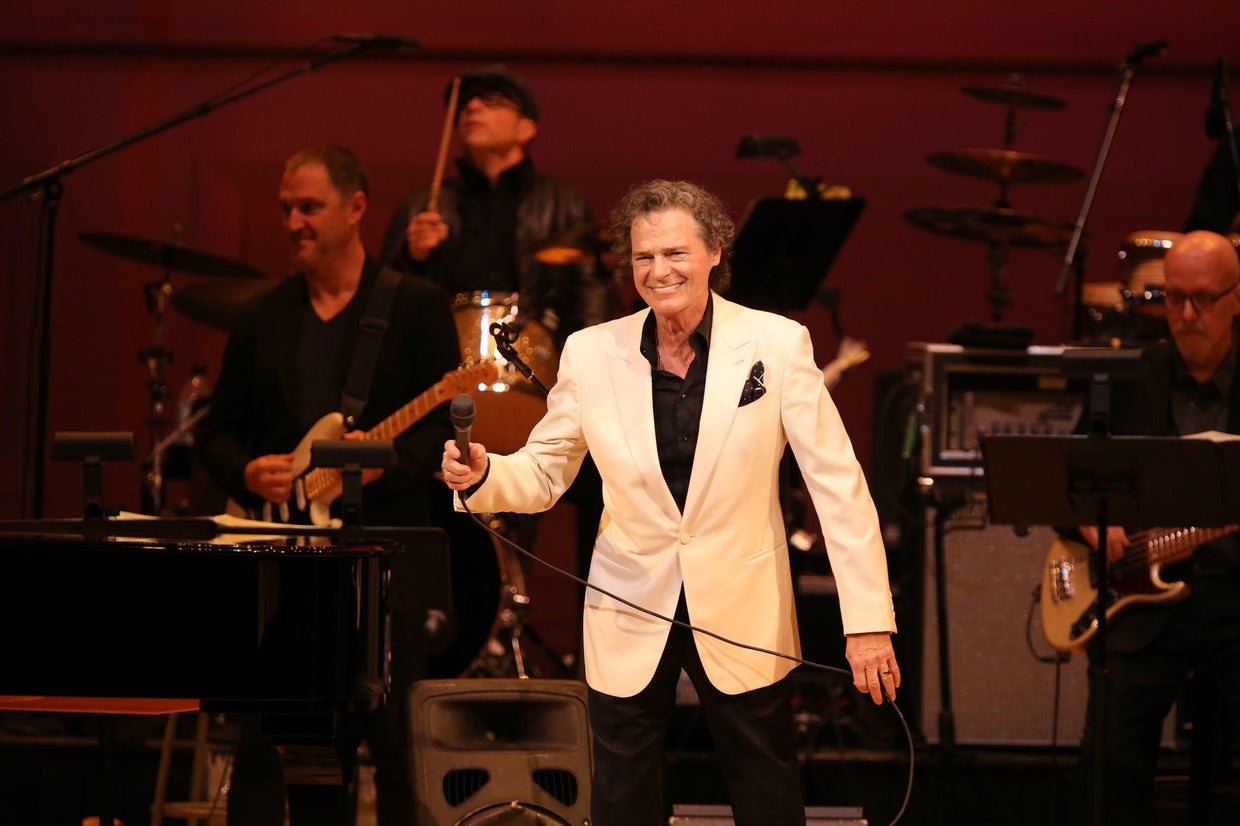 B.J. Thomas, "Hooked on a Feeling" singer, has died at age 78 - CBS News