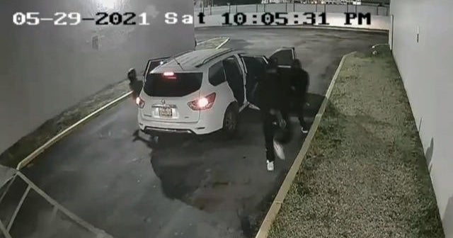 Manhunt underway after 2 killed in Miami mass shooting - CBS News