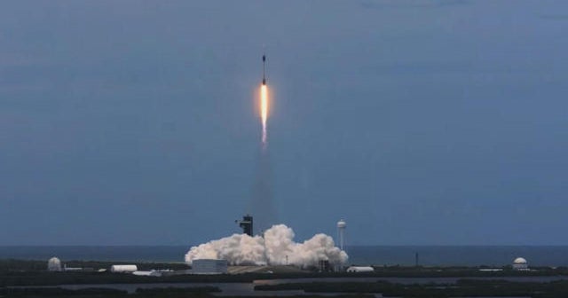 SpaceX launches solar arrays and science equipment to space station ...