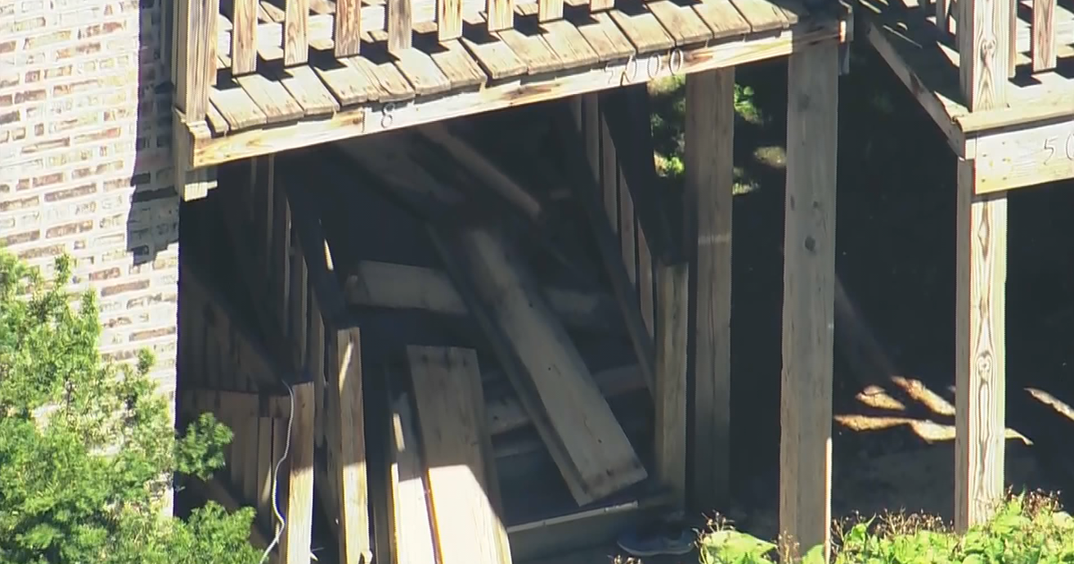 6 Hurt In South Austin Porch Collapse - CBS Chicago