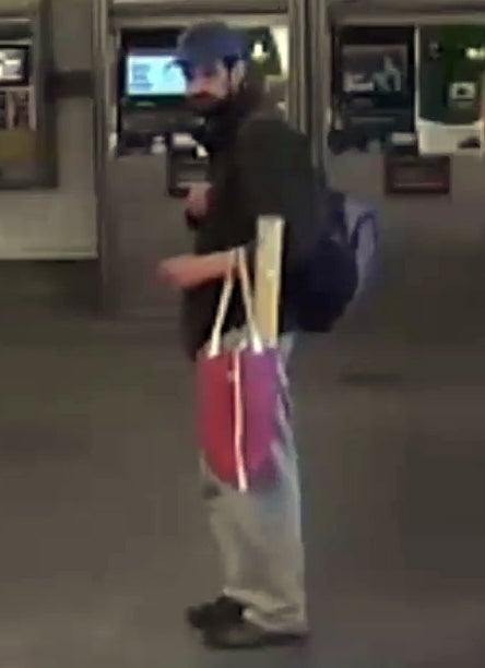 Caught On Video: Vandal Smashes OMNY Screens In Subway - CBS New York