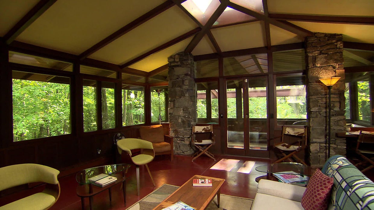 Relocating a Frank Lloyd Wright house - CBS News