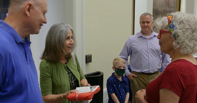 Descendants of Betsy Ross reunite in Philadelphia - CBS News