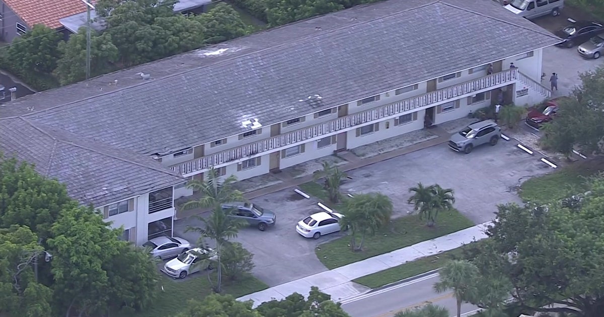 Coral Springs Condo Deemed Unsafe Residents Told To Evacuate Cbs Miami