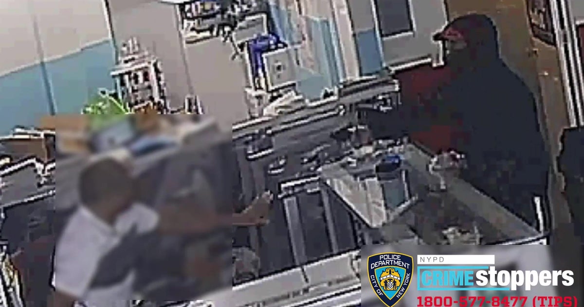 Caught On Video Gunpoint Robbery At Bronx Barber Shop Cbs New York