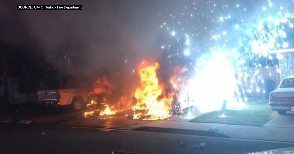 1 Hurt After Cars Catch Fire In Turlock Driveway - CBS Sacramento