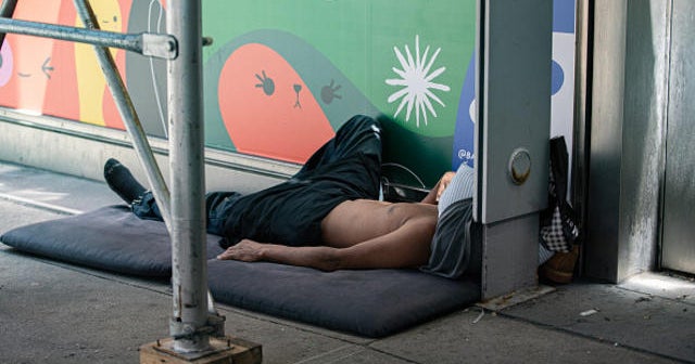 New York City struggles to manage homeless crisis - CBS News