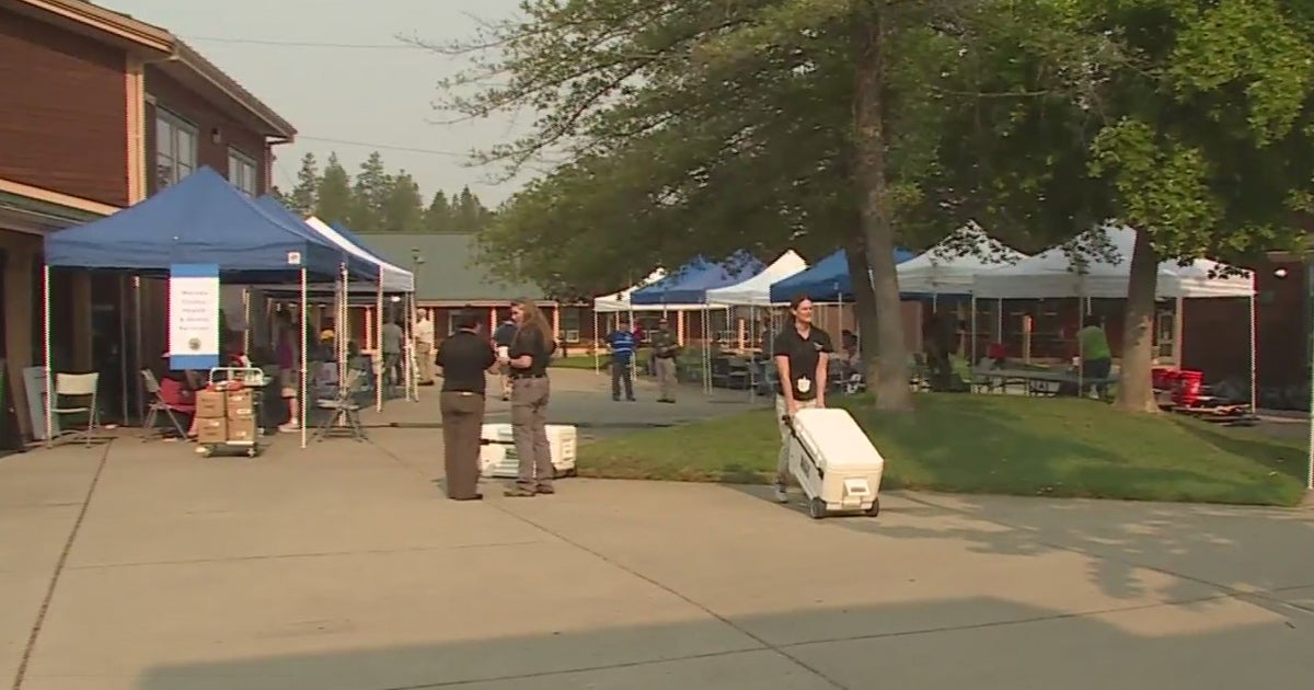 Disaster Relief Center Set Up At Colfax Elementary For River Fire ...
