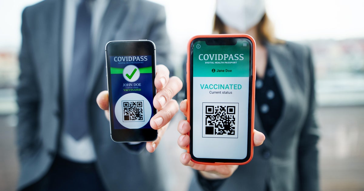 8 in 10 economists say employers should require vaccine - CBS News