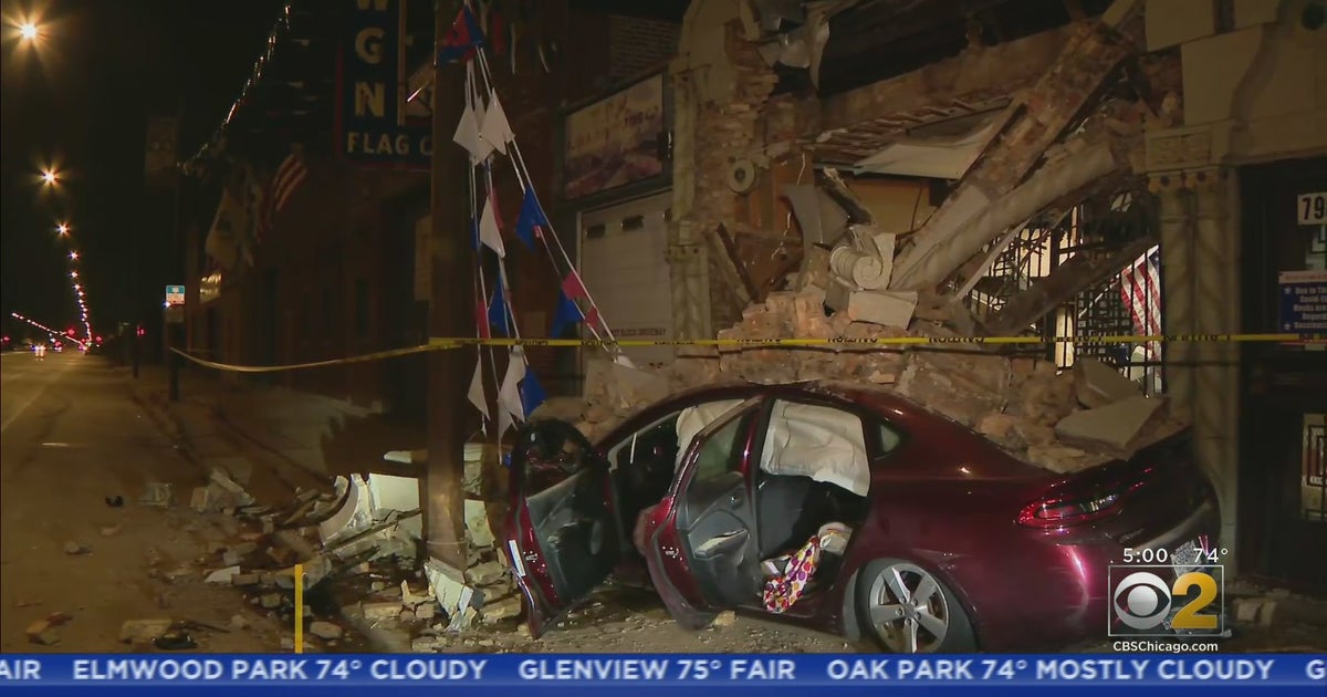 Car Crashes Into Building In South Chicago - CBS Chicago