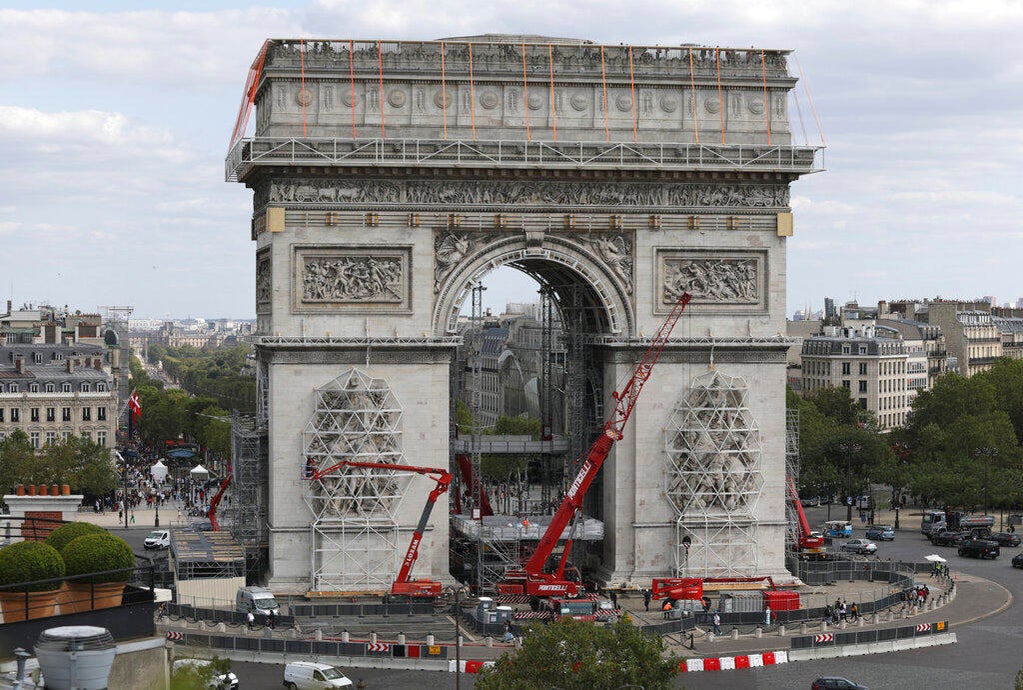 Arc de Triomphe to be wrapped in silver and blue fabric for posthumous ...