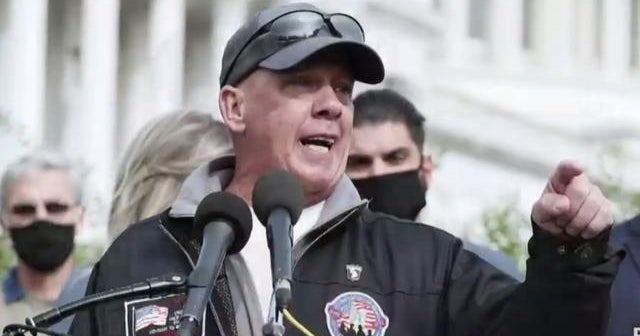 Injured 9/11 responder reflects on the past two decades - CBS News