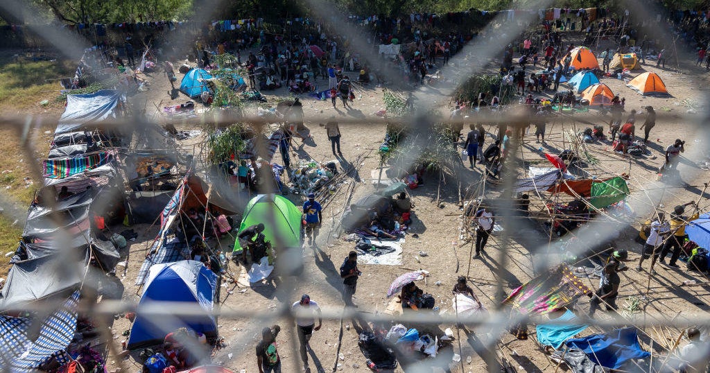 Thousands of Haitian migrants waiting under Texas bridge in squalid conditions - CBS News