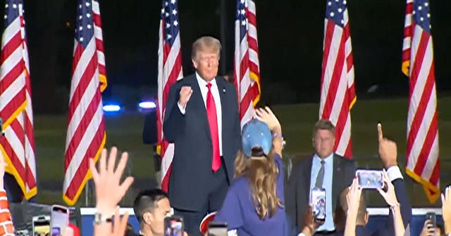 Former President Trump returns to campaign stage in Georgia - CBS News