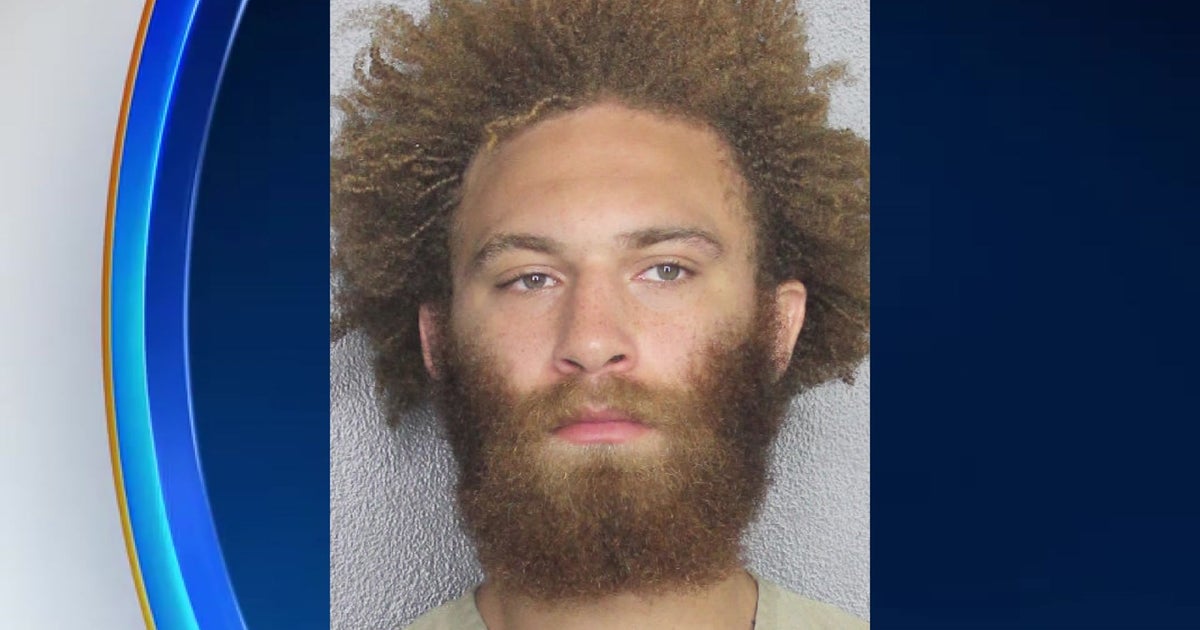 UFC Fighter Luis Peña Charged With Battery In Deerfield Beach - CBS Miami