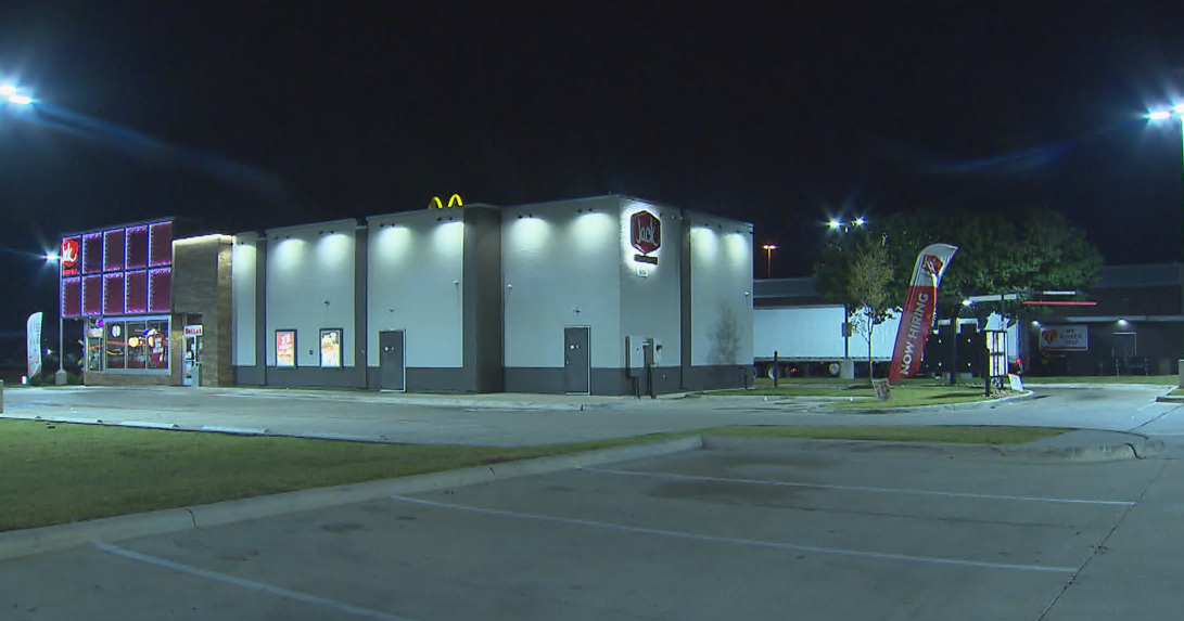 Man Shot And Killed While Waiting In Drive-Thru Line At Dallas Fast ...