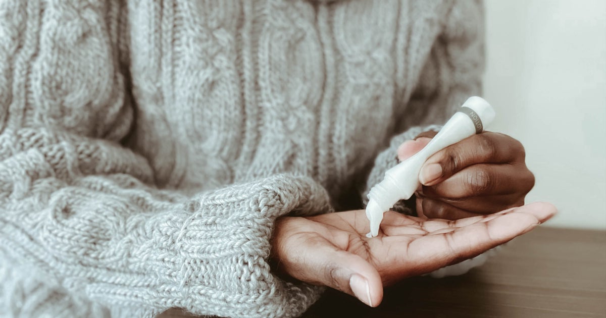 Tips for dealing with dry skin during cold weather and winter months ...