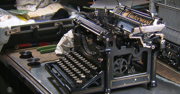 Typewriters make comeback during pandemic - CBS News