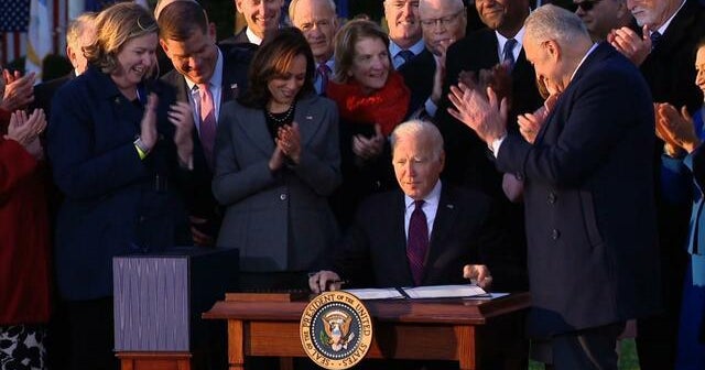 Democrats struggle to energize their base heading into 2022 midterm elections - CBS News